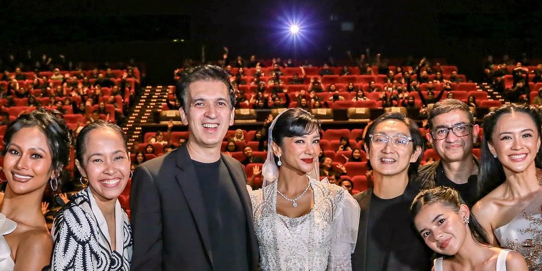 Tampilan Memukau Fanny Ghassani di Gala Premier Film SEBELUM 7 HARI, Anggun Berkebaya Putih ...