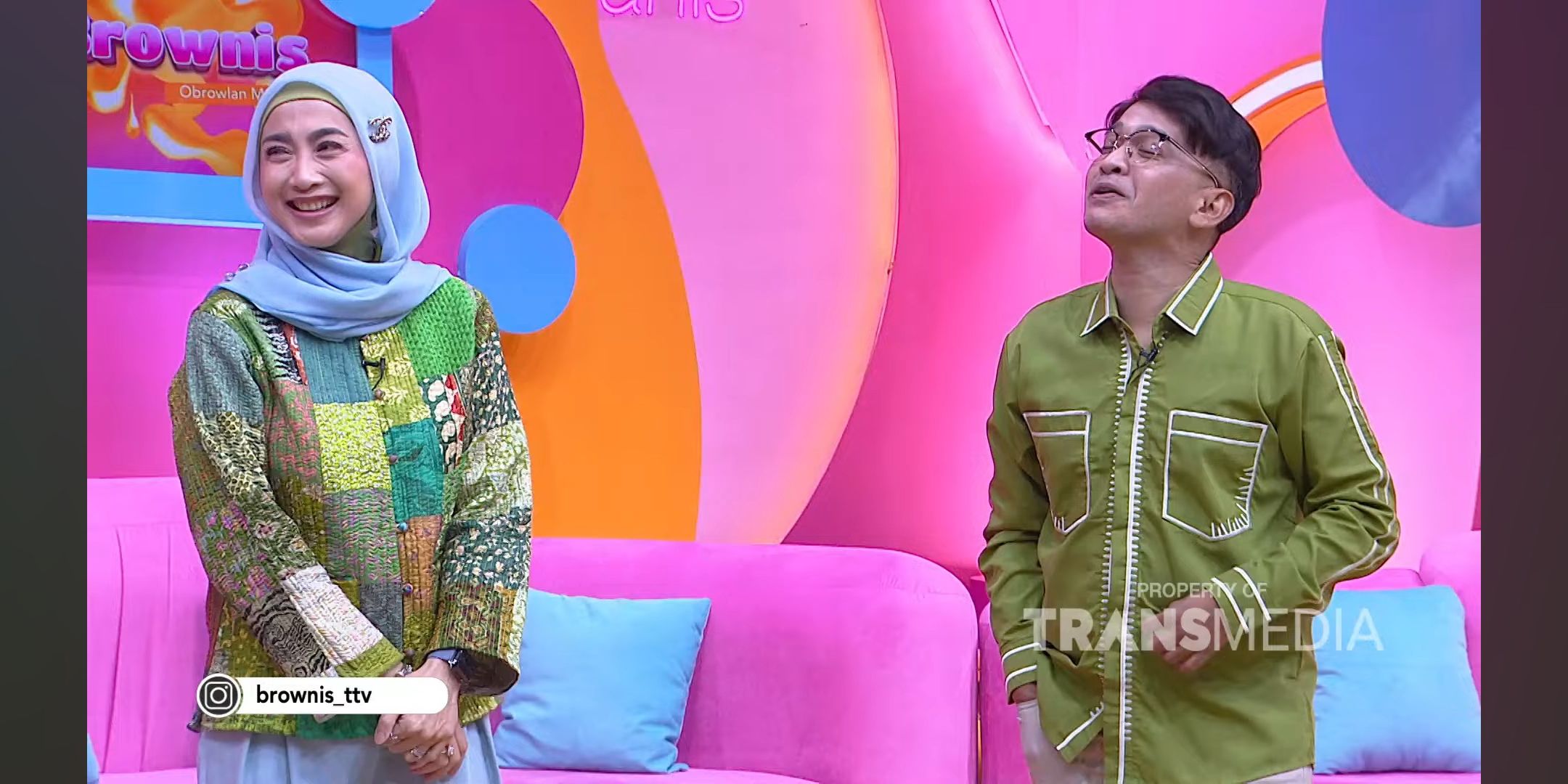Desy Ratnasari Akui Sudah Lama Jalin Kedekatan dengan Ruben Onsu, Resmi Pacaran? - merdeka.com
