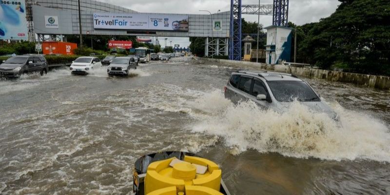 10 Wilayah di Jakbar masih Tergenang Banjir, Ketinggian Air Capai 60 Cm - merdeka.com