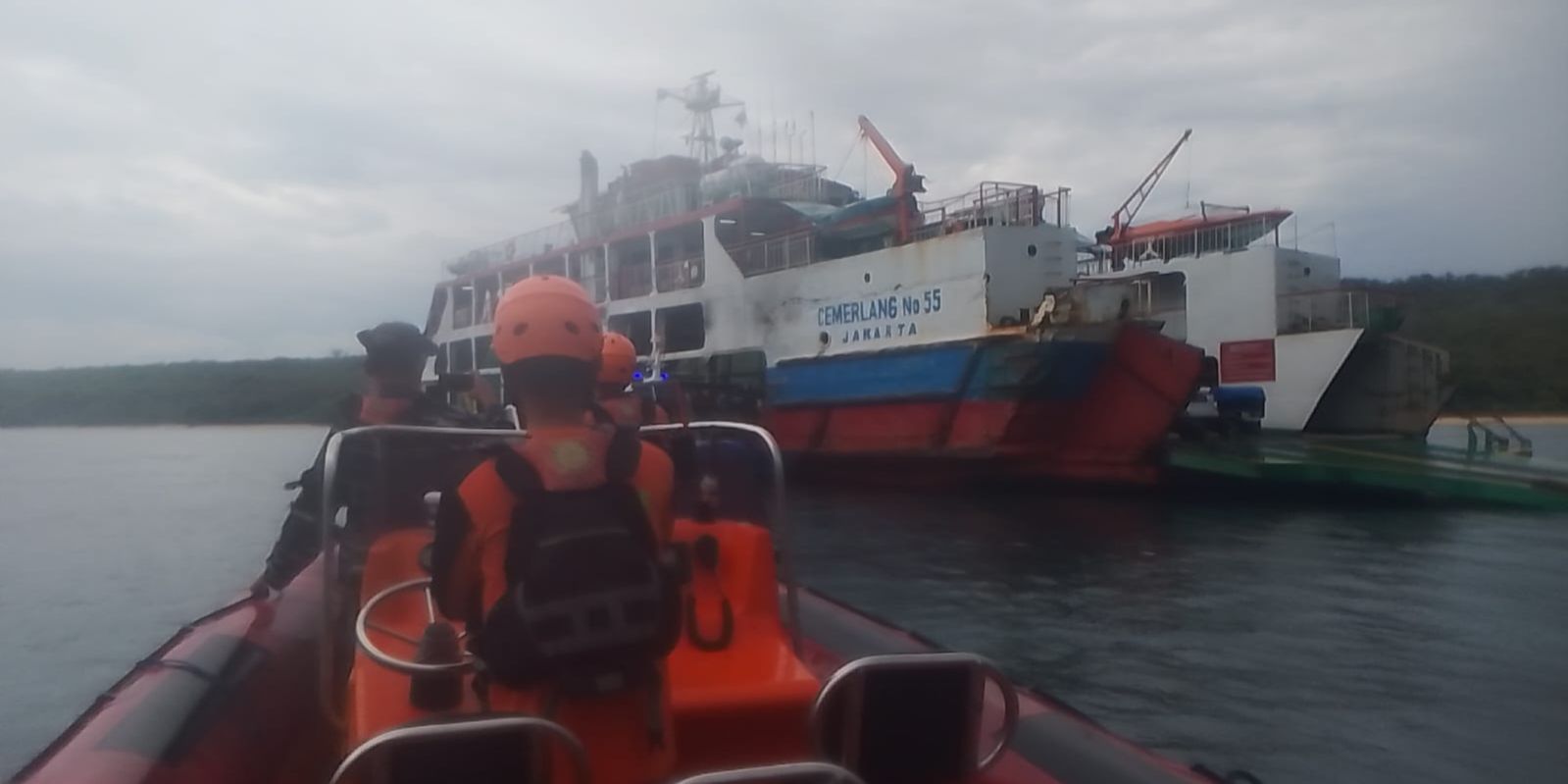 KMP Cemerlang 55 Kandas di Perairan Gilimanuk, 53 Penumpang Berhasil Dievakuasi - merdeka.com