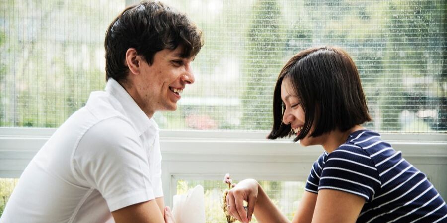 5 Bahasa Cinta yang Penting untuk Menjaga Hubungan Agar Tetap Romantis ...