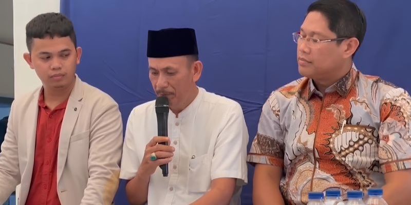 Kades Kohod Arsin Jadi Tersangka Pemalsuan SHGB Pagar Laut Tangerang - merdeka.com