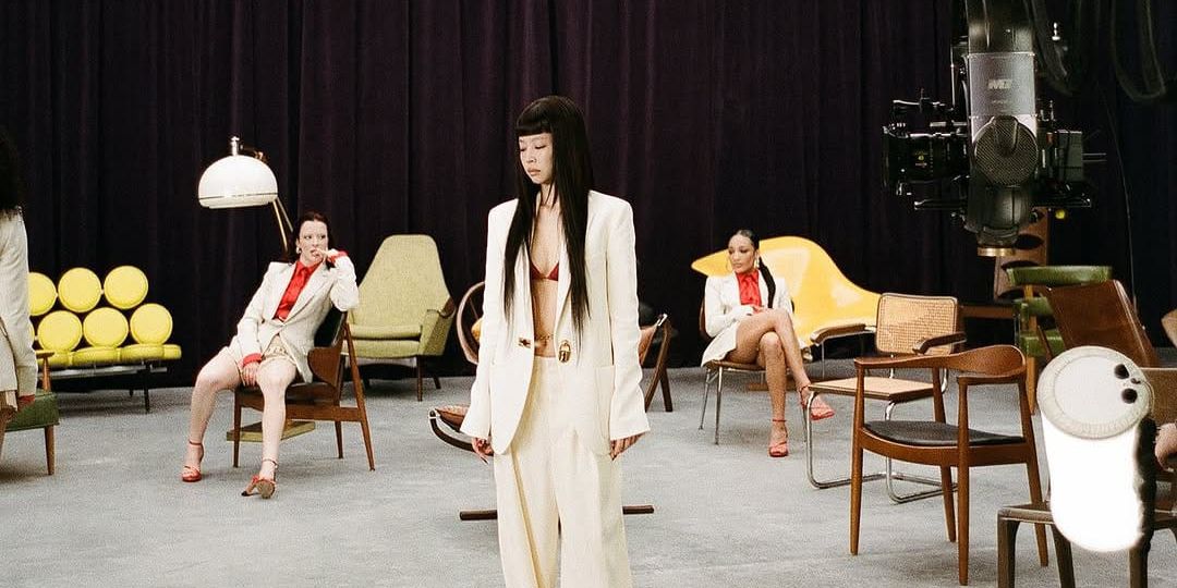 Lagu ExtraL Jennie Blackpink feat Doecchi Langsung Trending Usai Rilis ...