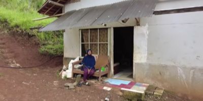 Miris Tidak Jauh dari Pusat Kota, Lima Keluarga Ini Mandi Pakai Air ...