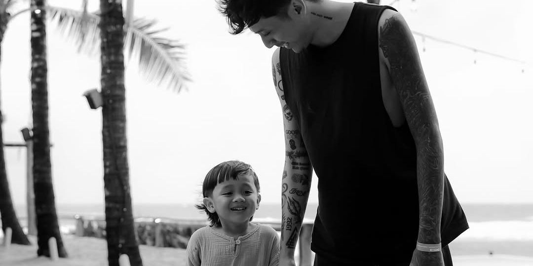 Beri Pesan Menyentuh tentang Peran Anak Tengah, Potret Telaten Bimo ...