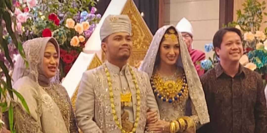 SAH! Ochi Rosdiana Dipinang Luthfi Arif dengan Maskawin Logam Mulia 22,25 Gram - Suami Tegang ...