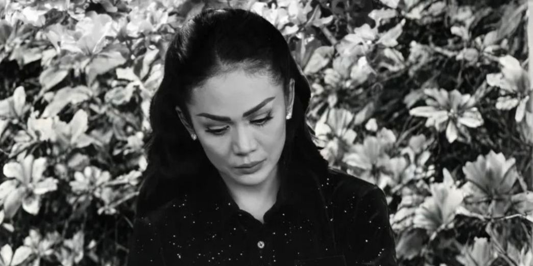 Sudah Menemani Selama 32 Tahun, Potret Kesedihan Krisdayanti Saat Selby ...