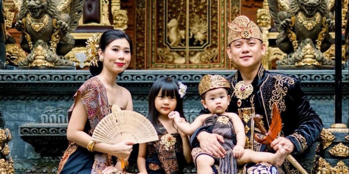 4 Potret Kekompakan Bobon Santoso dengan Istri dan Anak, Hobi Pakai Baju Couple di Setiap Momen ...