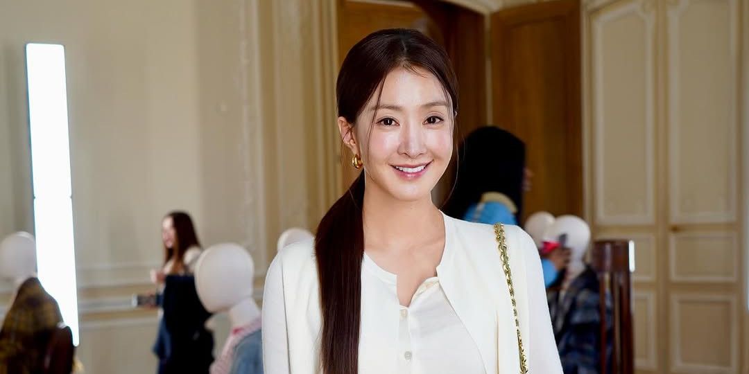 Potret Cantik dan Awet Muda Lee Si Young di Usia 42 Tahun, Wajahnya Bak Anak Kuliah Semester ...