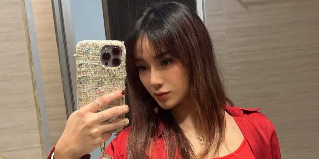4 Potret Cantik Mirror Selfie Dara The Virgin, Ekspresi Wajah Tak Pernah Gagal Bikin Orang ...