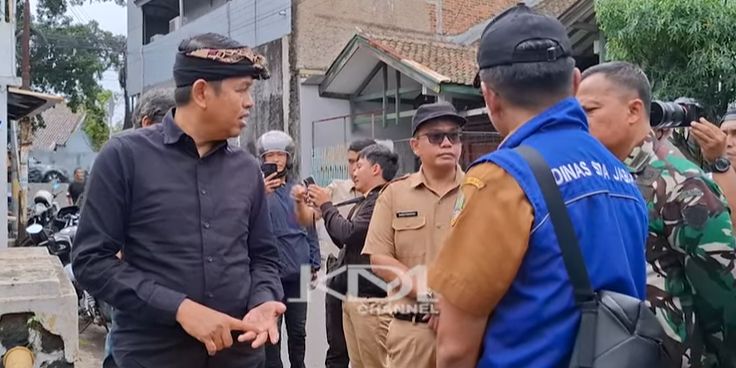 Geram Lihat Sampah Numpuk di Sungai Citarum, Dedi Mulyadi Langsung Turun Tangan Minta Banguan di ...