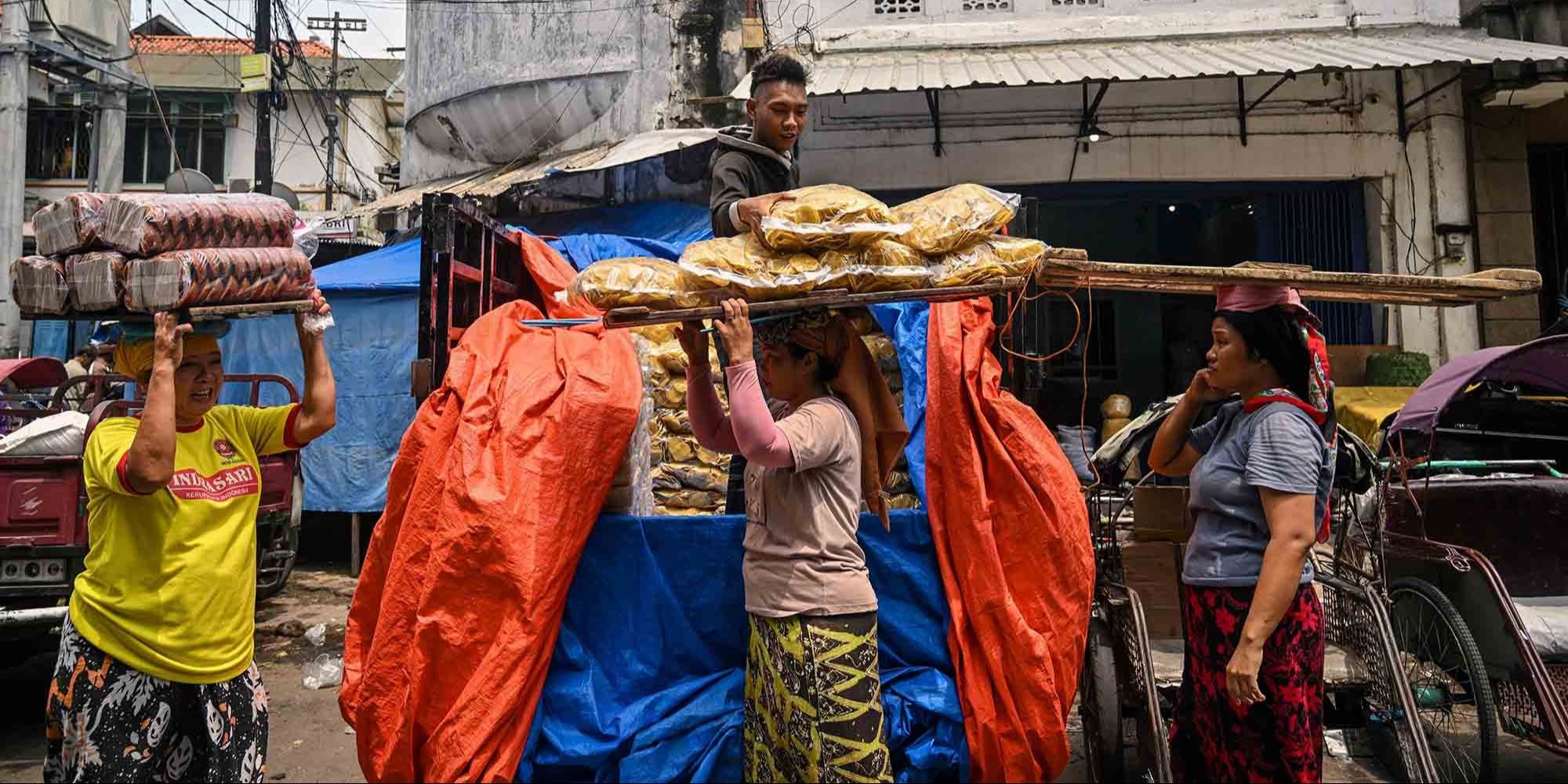 FOTO: Potret Perjuangan Buruh Angkut Perempuan Mencari Nafkah di ...