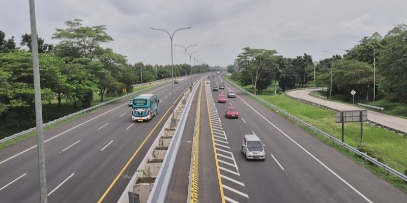 Hari Kedua Lebaran, Contraflow Diberlakukan dari Km 55 Sampai Km 65 di Ruas Tol Jakarta-Cikampek ...