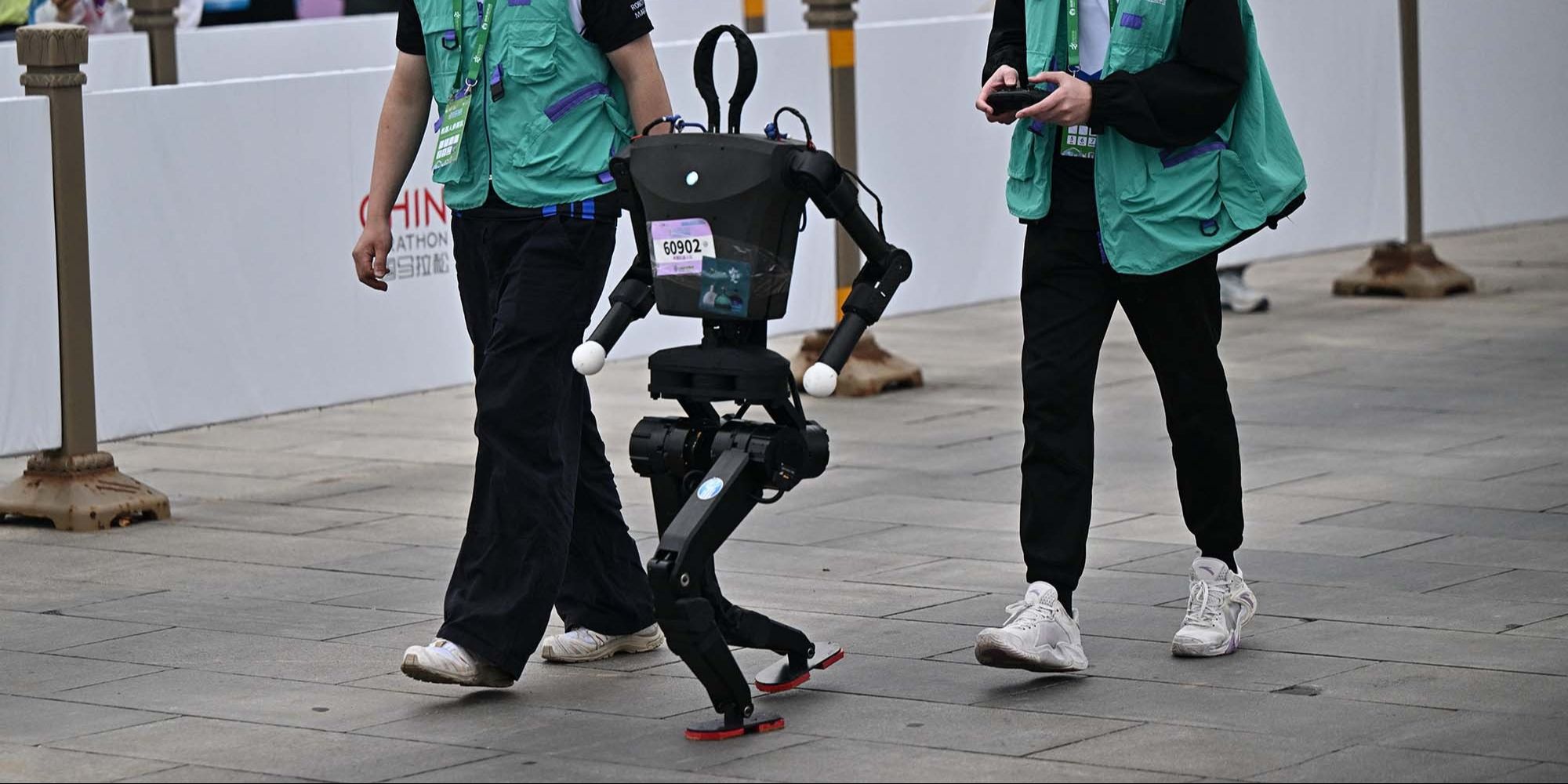 FOTO: Pertama di Dunia! Puluhan Robot Humanoid Mengikuti Ajang Lomba Lari Setengah Marathon ...