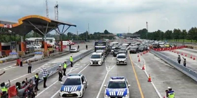 Siaga Arus Balik Lebaran, Korlantas Polri Bakal Terapkan One Way Lokal & Nasional - merdeka.com