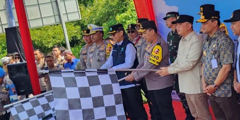 Puncak Arus Balik, Kapolri Buka One Way Nasional GT Kalikangkung hingga GT Cikatama - merdeka.com