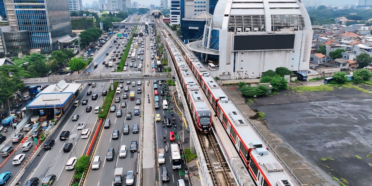 LRT Jabodebek Alami Gangguan, Kendala Menuju Stasiun Cawang - merdeka.com