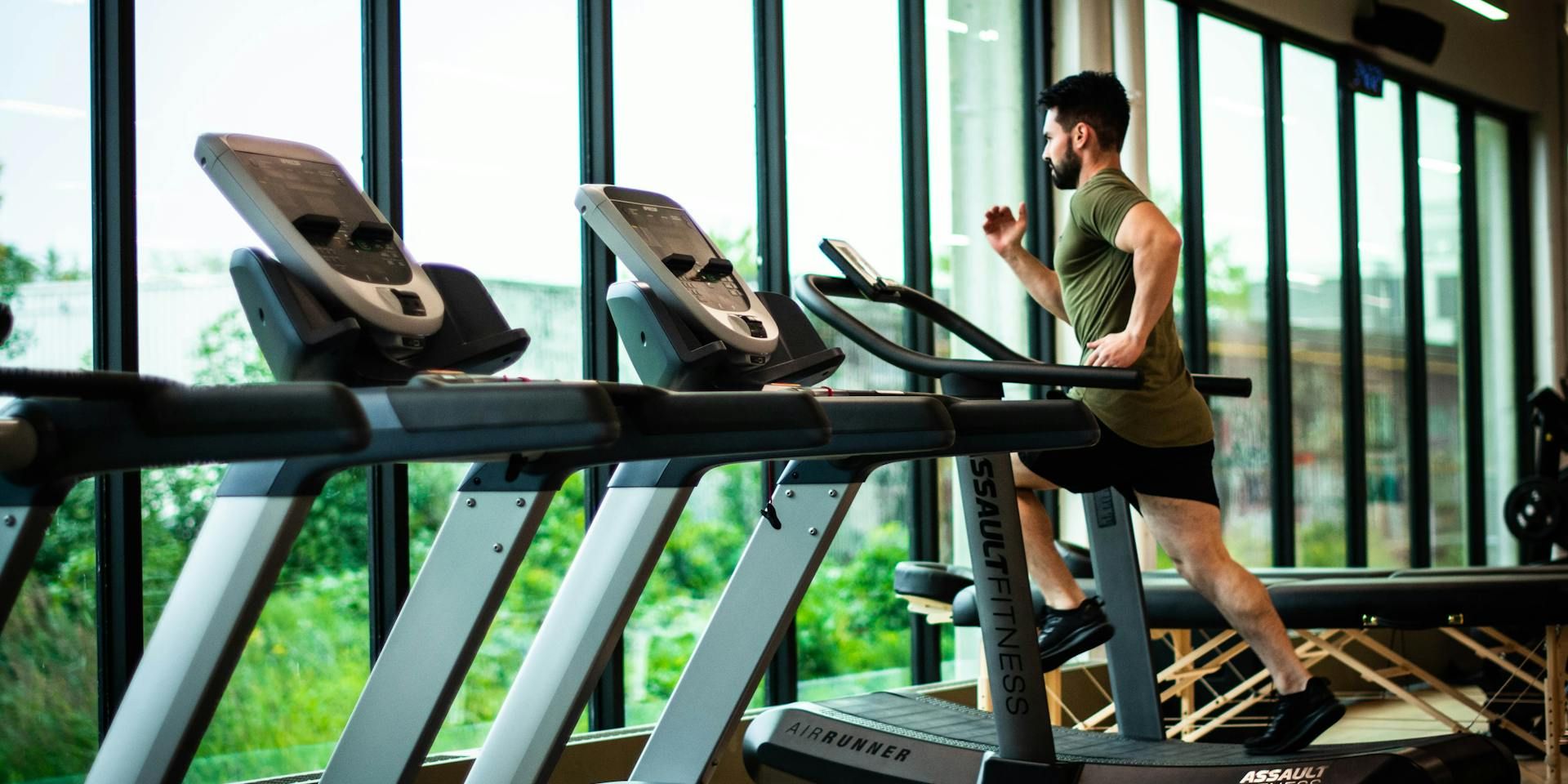 Bingung Pilih Treadmill atau Sepeda Statis? Simak Solusi Efektif ...