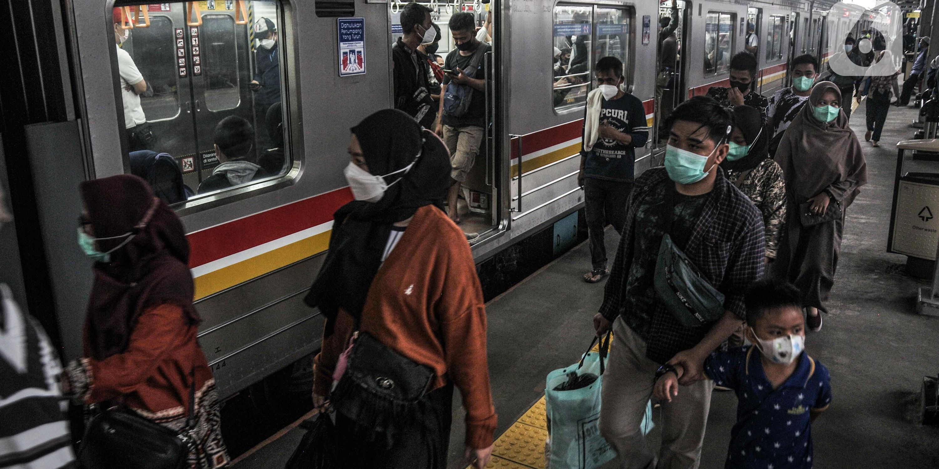 Imbas Demo Ricuh di DPR, Perjalanan KRL Rangkasbitung-Tanah Abang ...