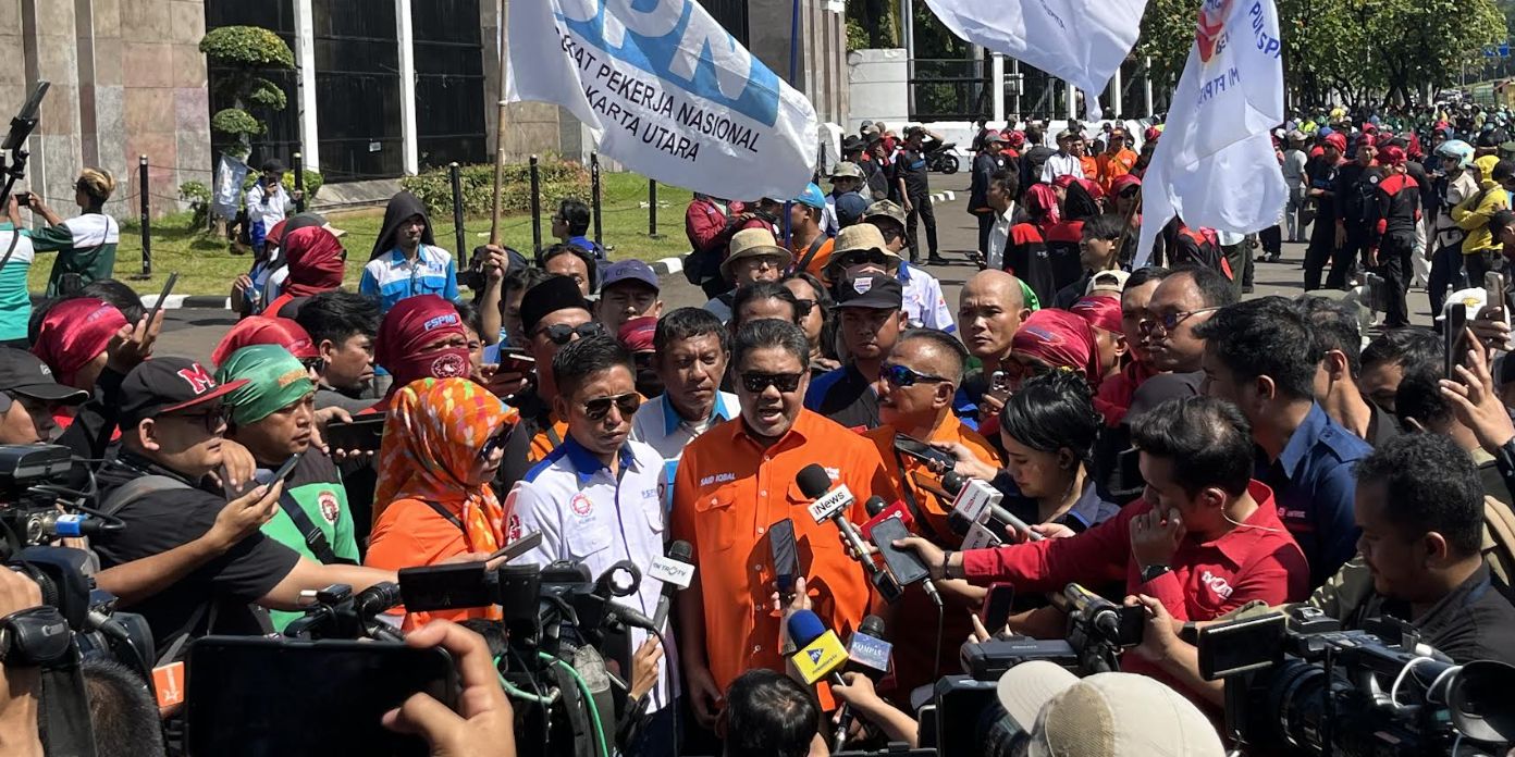 VIDEO: Demo Besar besaran Ribuan Buruh Kepung DPR & Istana 28 Agustus, Gelorakan Gerakan Hostum ...