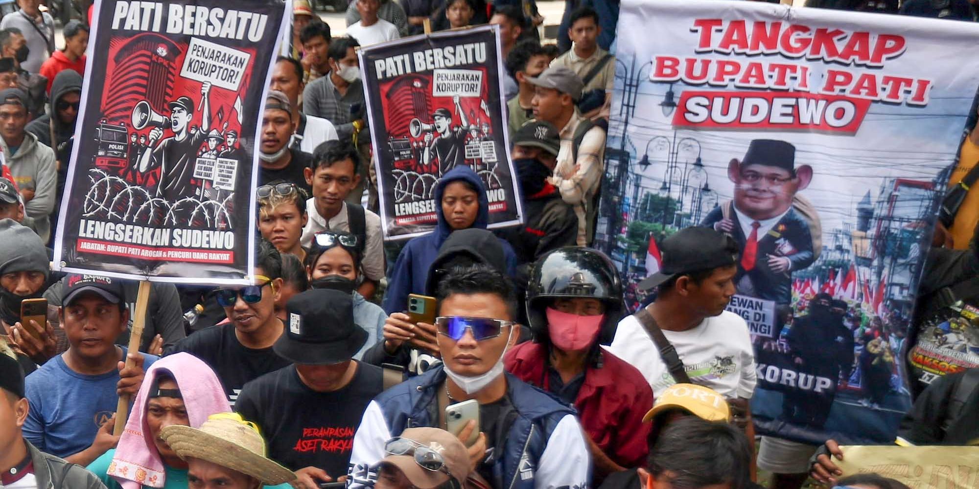 FOTO: Warga Pati Geruduk KPK, Tagih Status Hukum Bupati Pati Sudewo ...