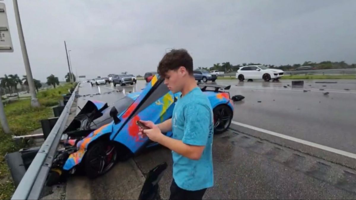 YouTuber Jack Doherty Crashed His McLaren Car During Stream | trstdly ... YouTuber Jack Doherty Crashed His McLaren Car During Stream | trstdly ...