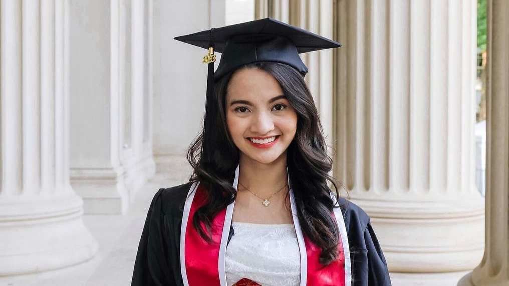 10 Potret Sabrina Anggraini bak Barbie Hidup Kenakan Dress Pink di ...