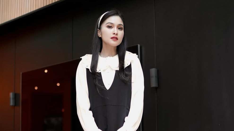 Dikenal Tajir, Potret OOTD Sandra Dewi Pancarkan Pesona Mahal