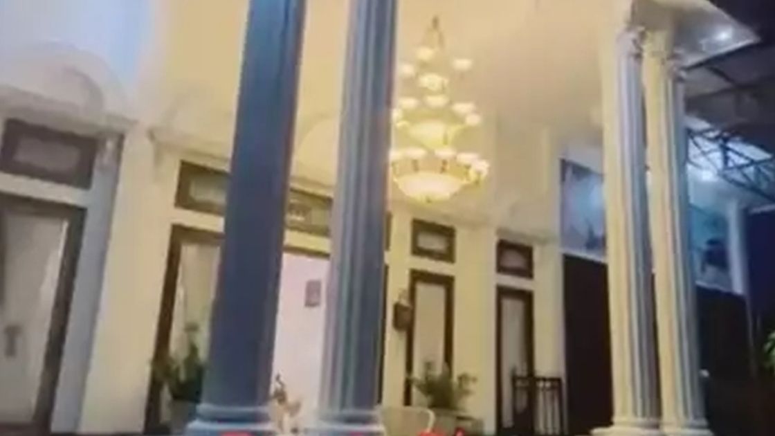 Penampakan Rumah Mewah TKW Madura Yang Viral Bawa Emas 3 Kg, Bak Istana ...
