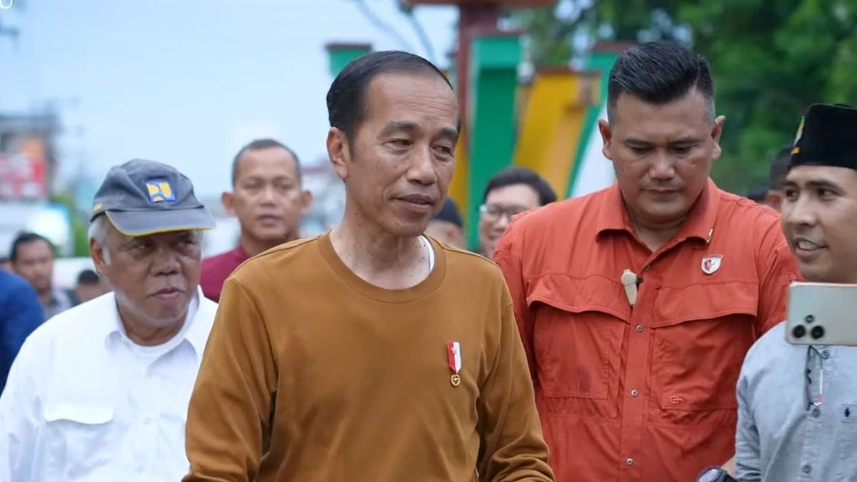 Disebut Bukan Lagi Kader Pdip Jokowi Tersenyum Terima Kasih