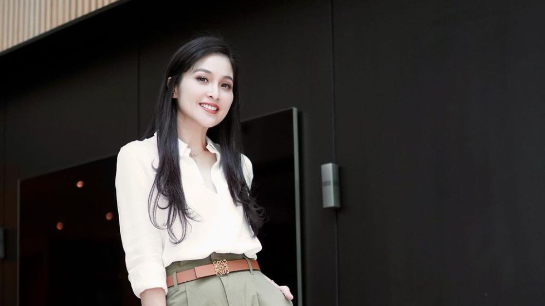 Penampilan Sandra Dewi Saat Diperiksa Kejagung dalam Kasus Harvei Moeis: "Doain Ya, Doain Ya"