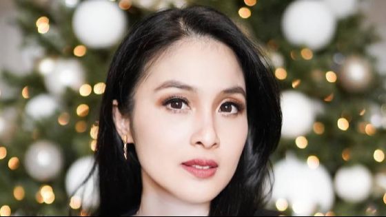 Beri Pose Saranghaeyo Sambil Tebar Senyuman Saat Tiba di Kejagung, Sandra Dewi Panen Cibiran Sinis