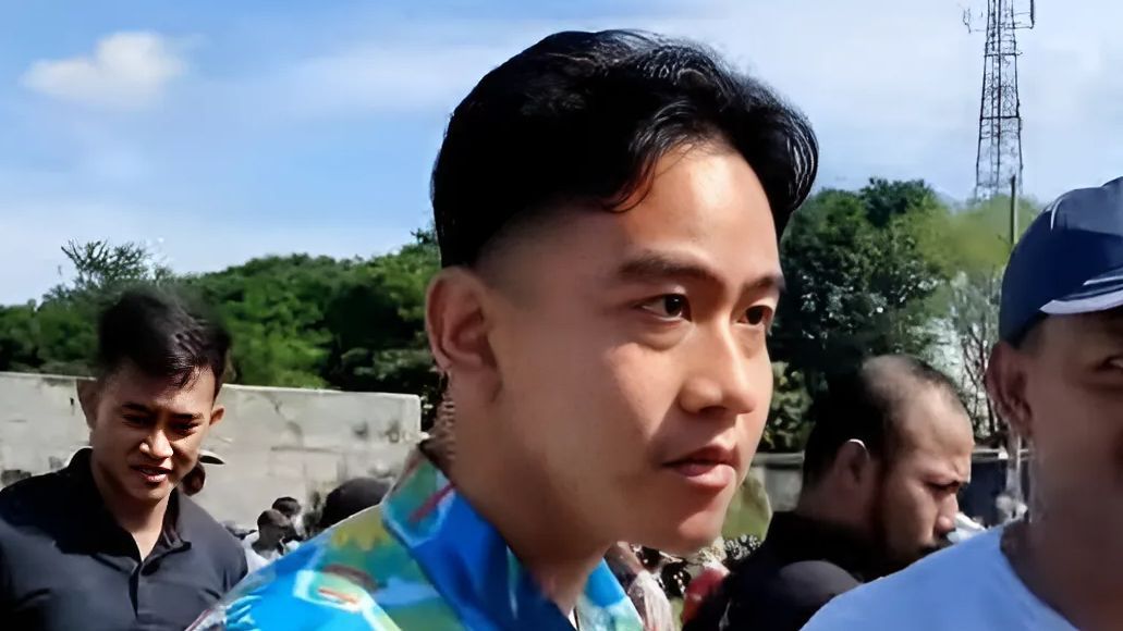 Gibran Ubah Gaya Rambut, Tampilannya Disebut Mirip Oppa Korea Gibran Ubah Gaya Rambut, Tampilannya Disebut Mirip Oppa Korea