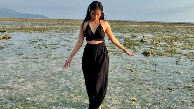 10 Adu Gaya Aaliyah Massaid VS Fuji Saat Main di Pantai, Mantan Thariq Halilintar Kalah Seksi ...
