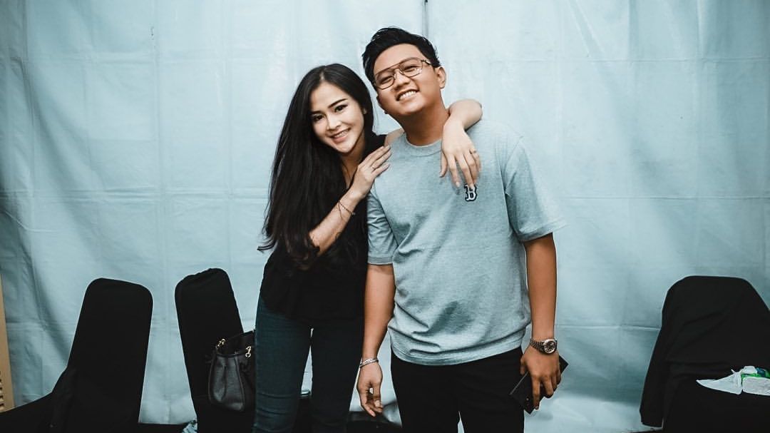 Happy Asmara Kalah Saing, 7 Potret Rumah Baru Denny Caknan & Bella Bonita, Super Mewah Bak Keraton