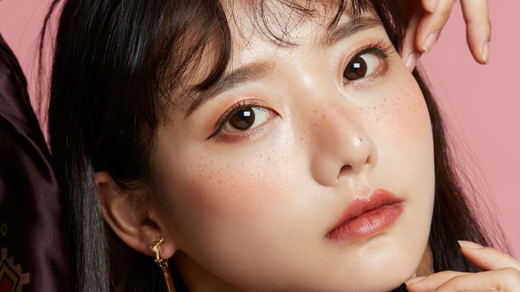 Tutorial Pakai Eyeshadow Di Bawah Mata Hasilnya Look Makin Dramatis
