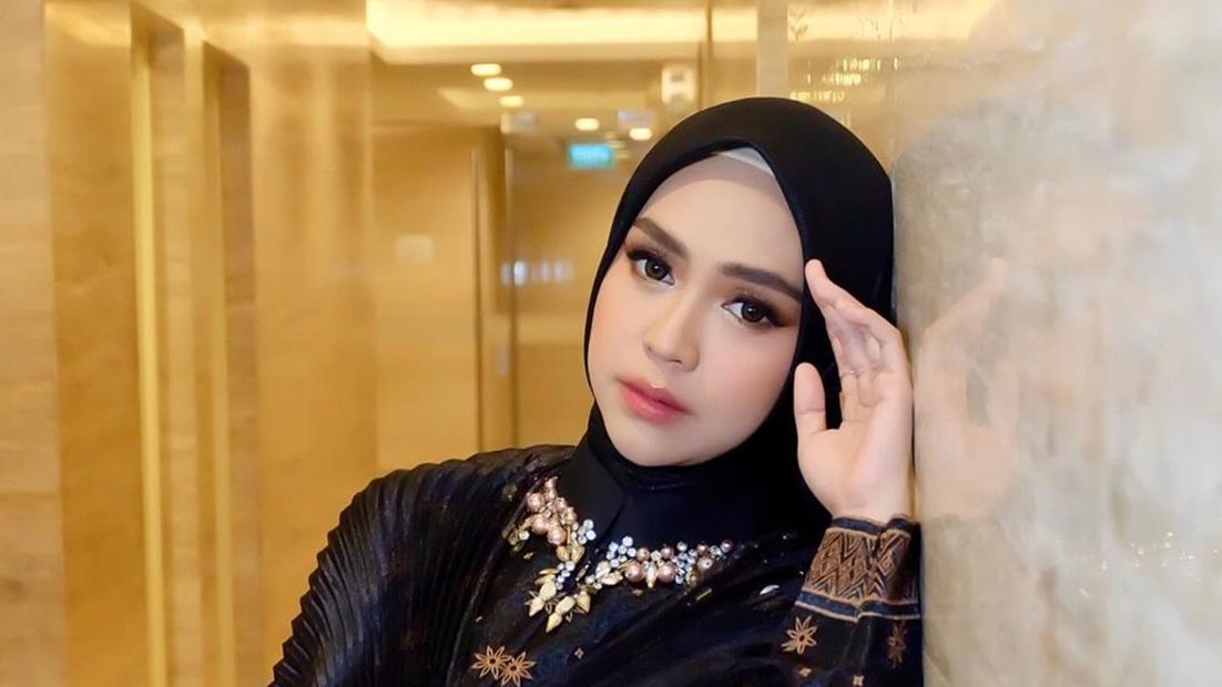 10 Adu Gaya Ria Ricis VS Salmania, Wanita yang Didekati Teuku Ryan ...