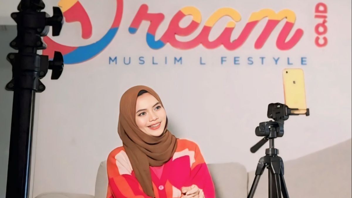 Intip Detail Makeup Sat Set di Momen Idul Adha ala Dream