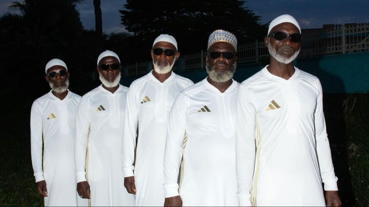 Uniknya Baju Gamis Sport Bikinan Adidas, Dirancang untuk Kaum Pria Main ...