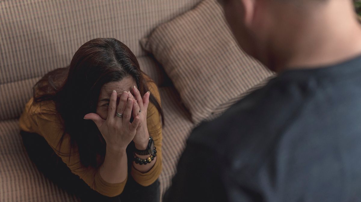 8 Tahun Pacaran, Wanita Syok Pergoki Tunangannya Selingkuh dengan Ibu Kandung Sampai Punya Anak ...