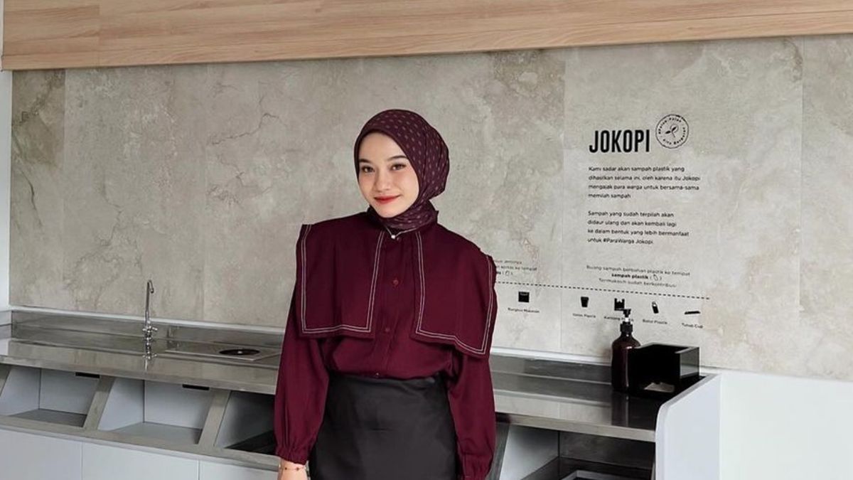 Mix and Match Merah Bold dengan Beragam Warna, Look Hijab Jadi Lebih ...