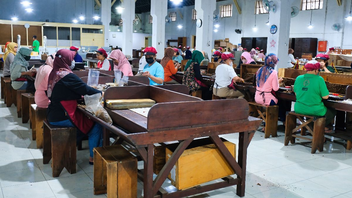 Ribuan Buruh Rokok di Kudus Gagal Terima BLT, Ini Penyebabnya