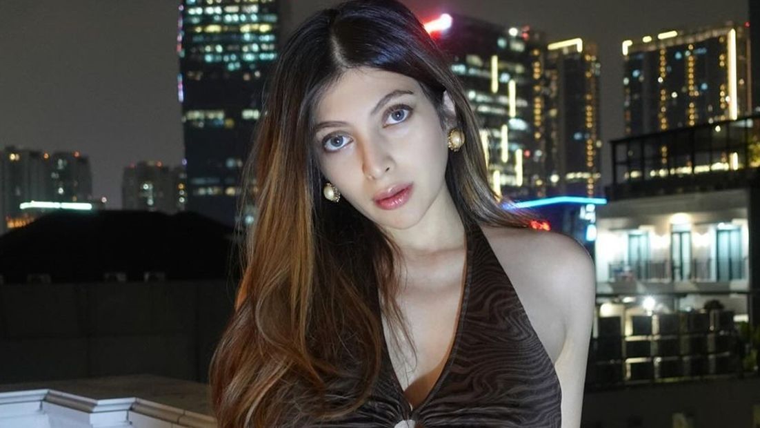 8 Potret Seksinya Sarah Keihl Pamer Baby Bump 5 Bulan, Ukuran Perutnya Jadi Gunjingan