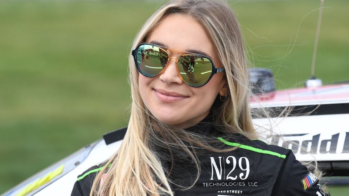 5 Most Beautiful and Popular Female Nascar Racers Ever | trstdly ...