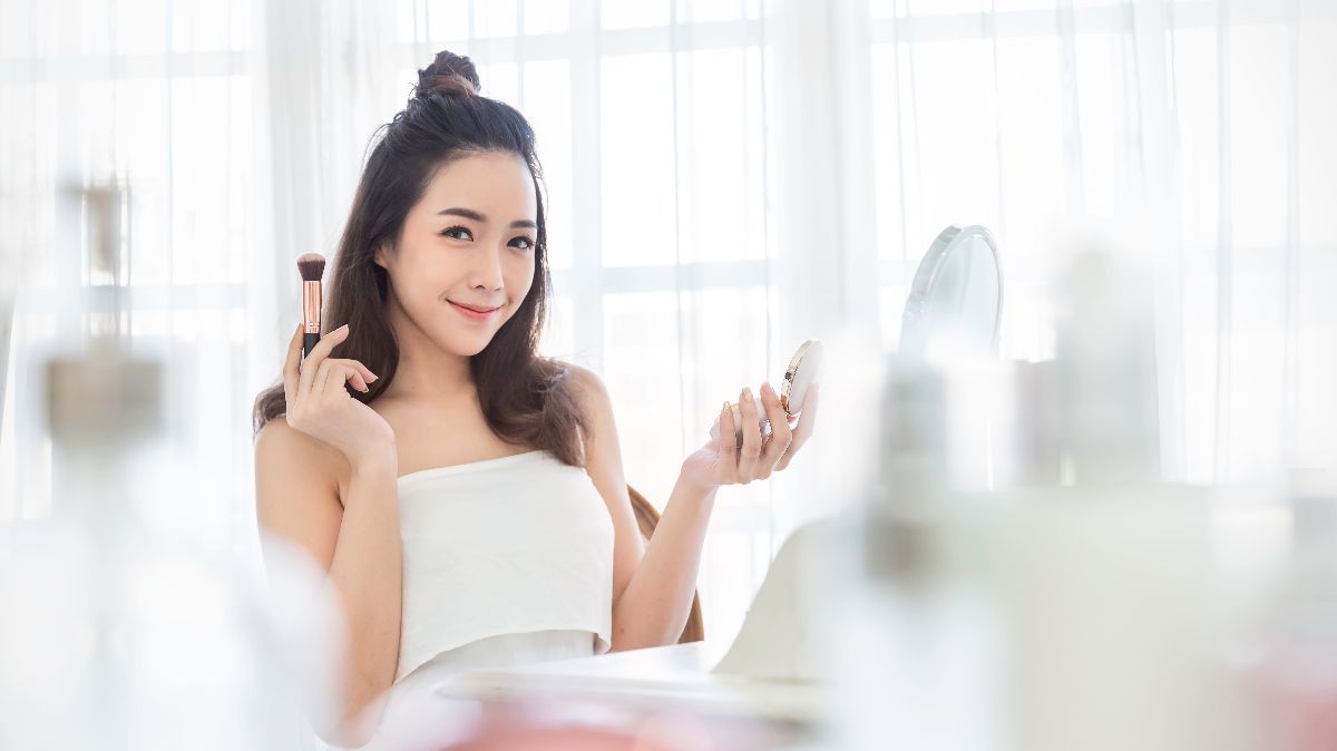 Makeup Artist Cuci 41 Kuas dalam 15 Menit, Praktis Banget!
