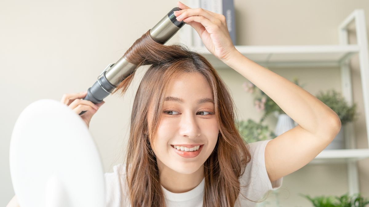 Rambut Curly dan Bouncy ala Salon Bisa Didapatkan Hanya Modal Catokan