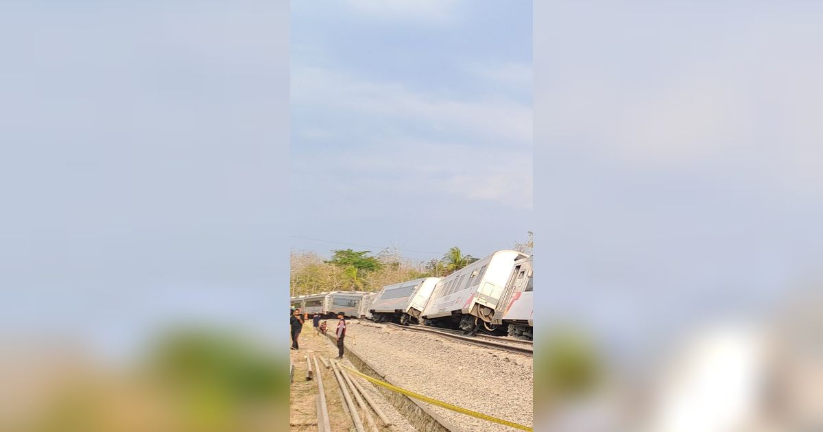 Potret Argo Semeru & KA Argo Wilis Kecelakaan di Kulon Progo, Petugas Masih Berjibaku Evakuasi