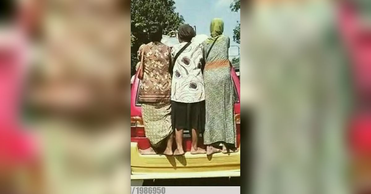 10 Potret Tingkah Emak-emak saat Naik Angkot, Lucu Banget Tapi Cukup ... 10 Potret Tingkah Emak-emak saat Naik Angkot, Lucu Banget Tapi Cukup ...