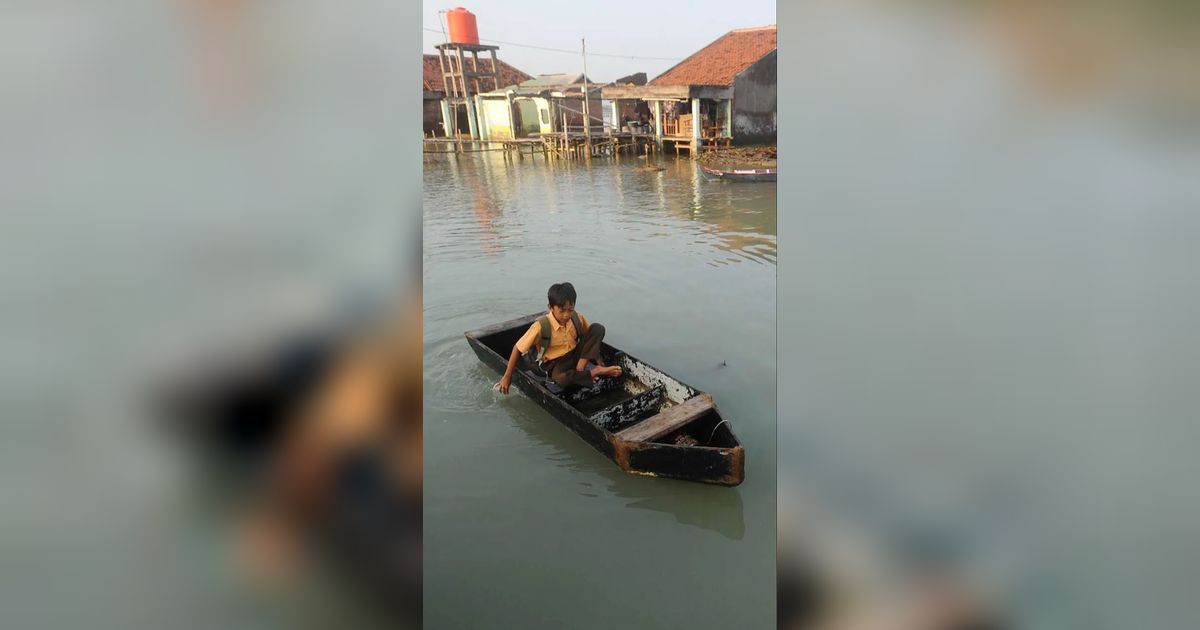 Pergi Sekolah Naik Perahu