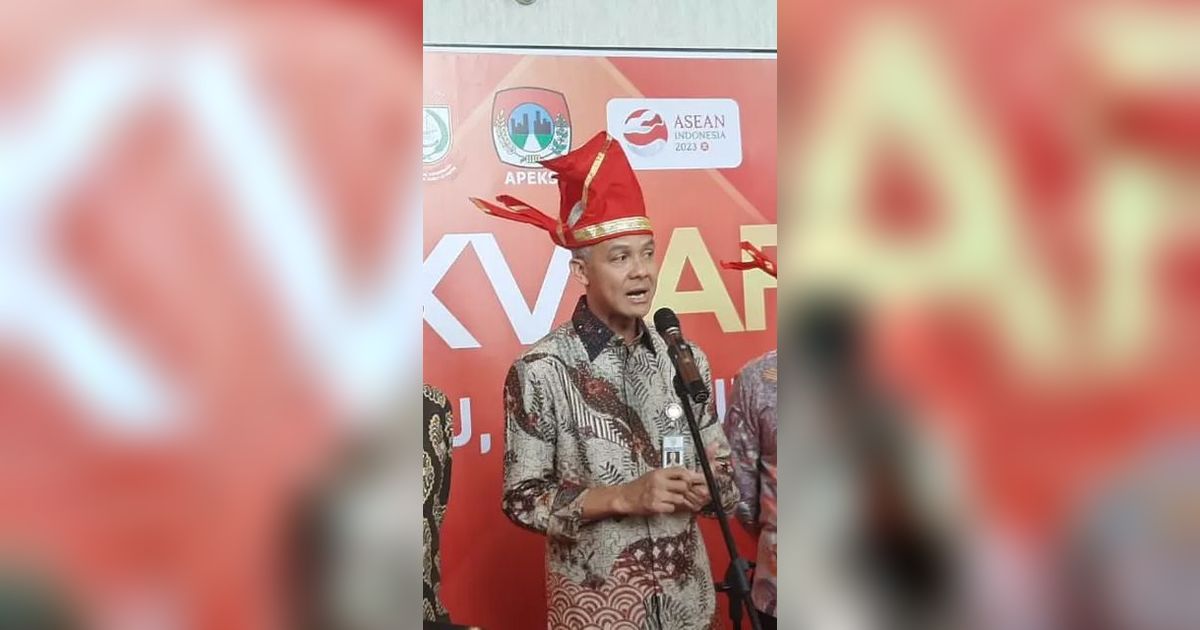 VIDEO: Respons Ganjar Soal Sosok Prabowo dan Anies Senior dan Teman